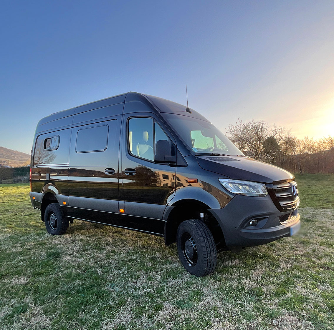 Fourgon aménagé sur-mesure Mercedes Sprinter 4x4 L2H2 6m