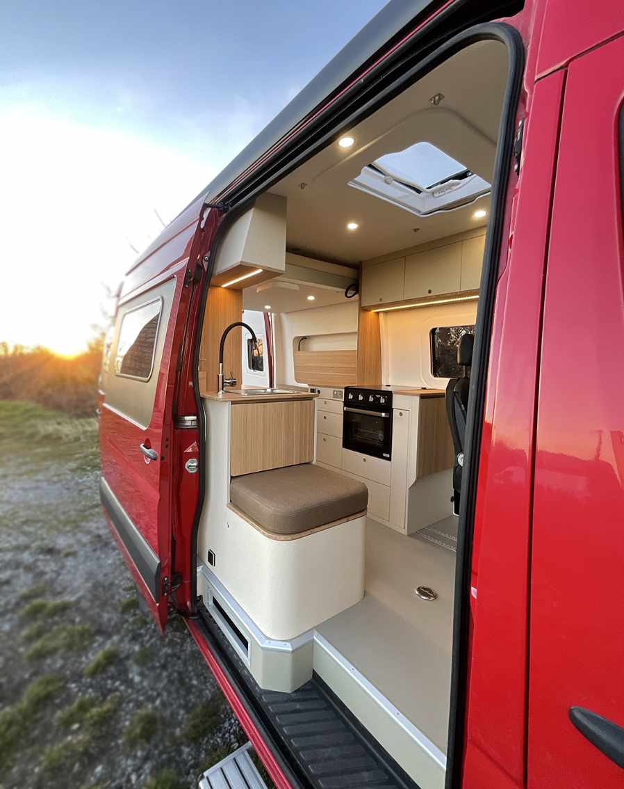 Aménagement fourgon Tulipe Mercedes Sprinter 319 L2H2 - A Contre Van