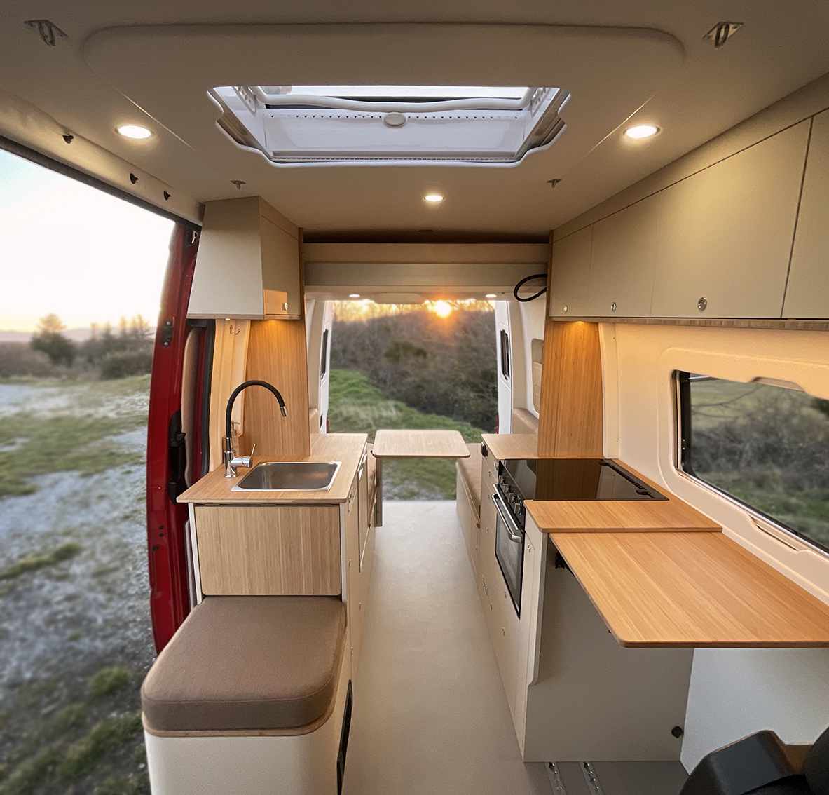 Aménagement fourgon Tulipe Mercedes Sprinter 319 L2H2 - A Contre Van